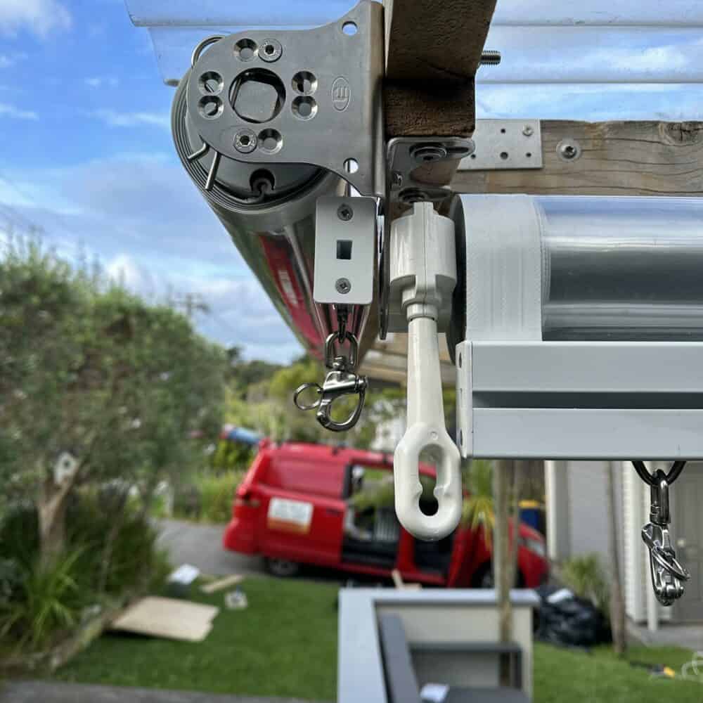 Omni Screen - Drop Down Outdoor Screens | SunGuard